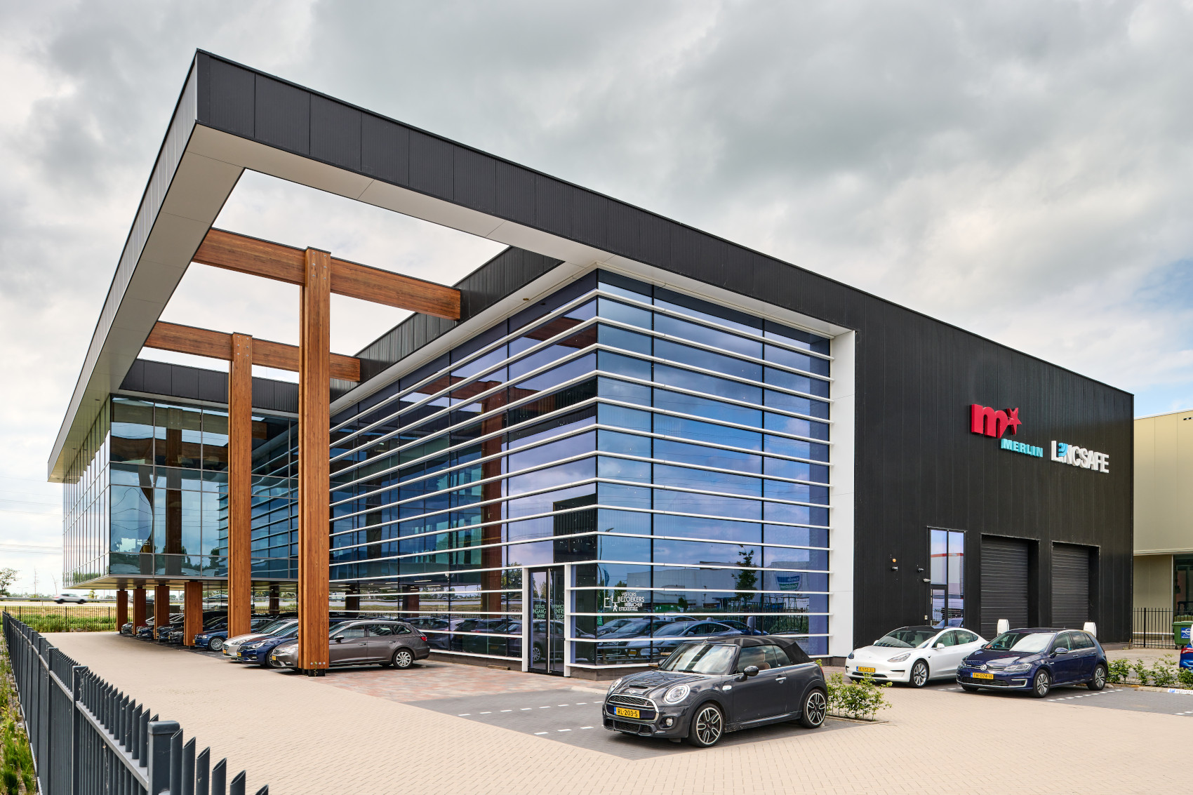 Bedrijfspand Merlin / Lincsafe, Breukelen – pelecon