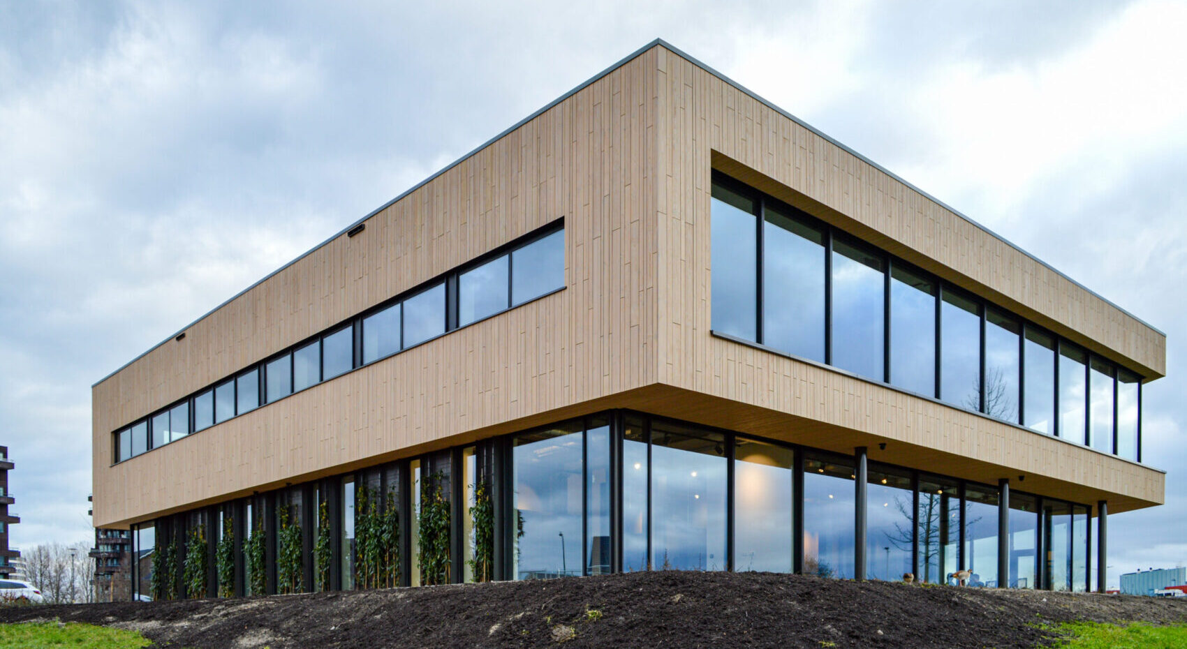 Kantoorpand Lomans Totaalinstallateur, Capelle aan den IJssel – pelecon